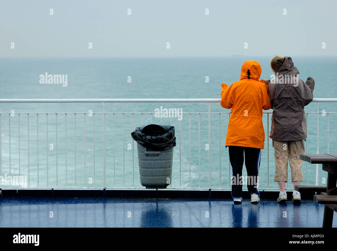 Waving goodbye ship hi-res stock photography and images - Alamy