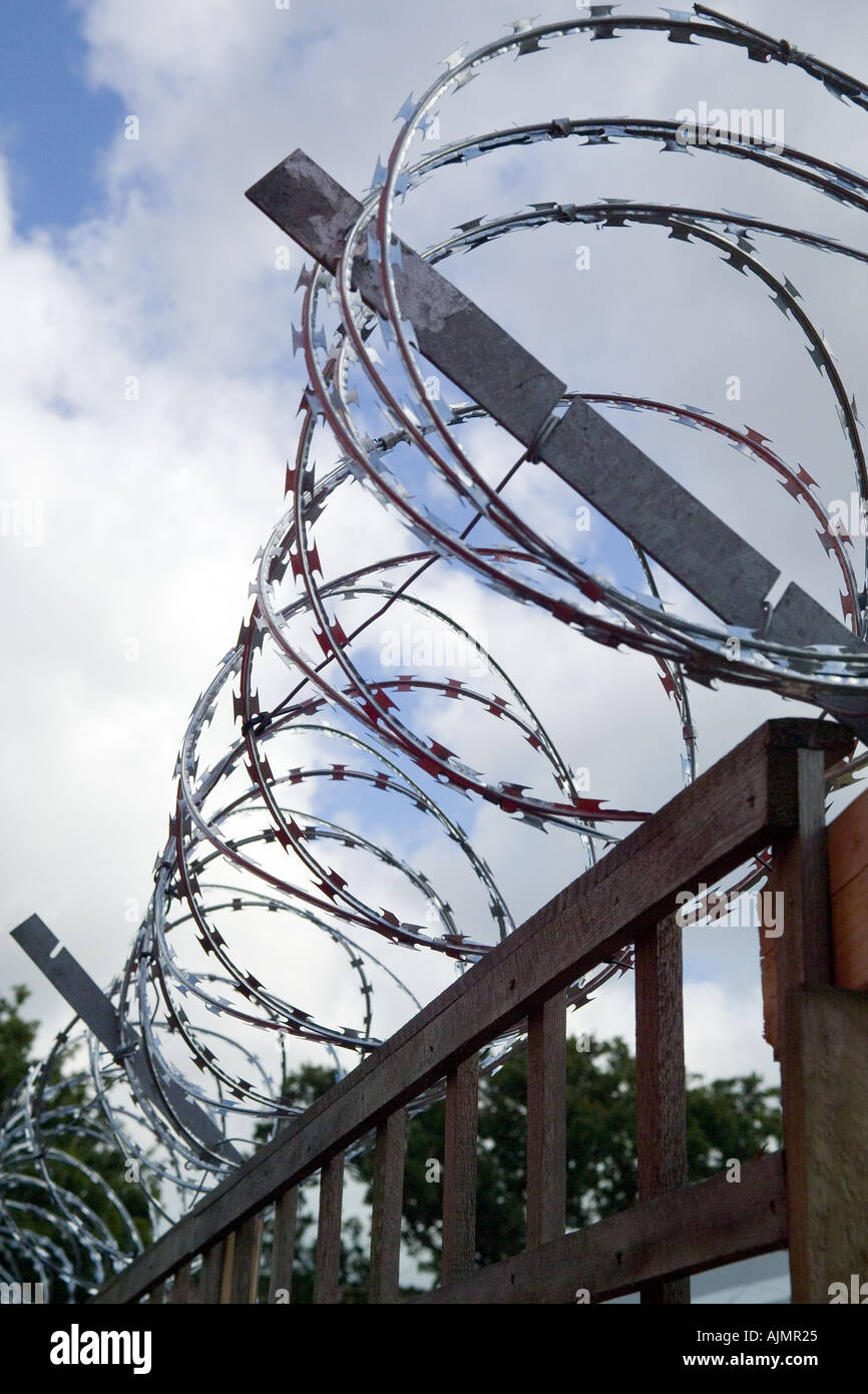 Razor wire protection on fence Stock Photo - Alamy