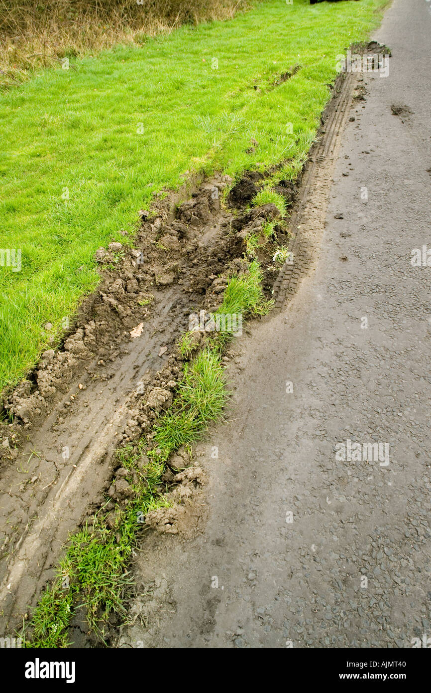 Tyre Skid Mark on Road side verge Stock Photo - Alamy