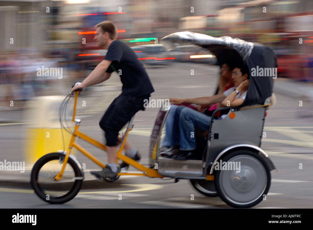 Rickshaw london hi-res stock photography and images - Alamy