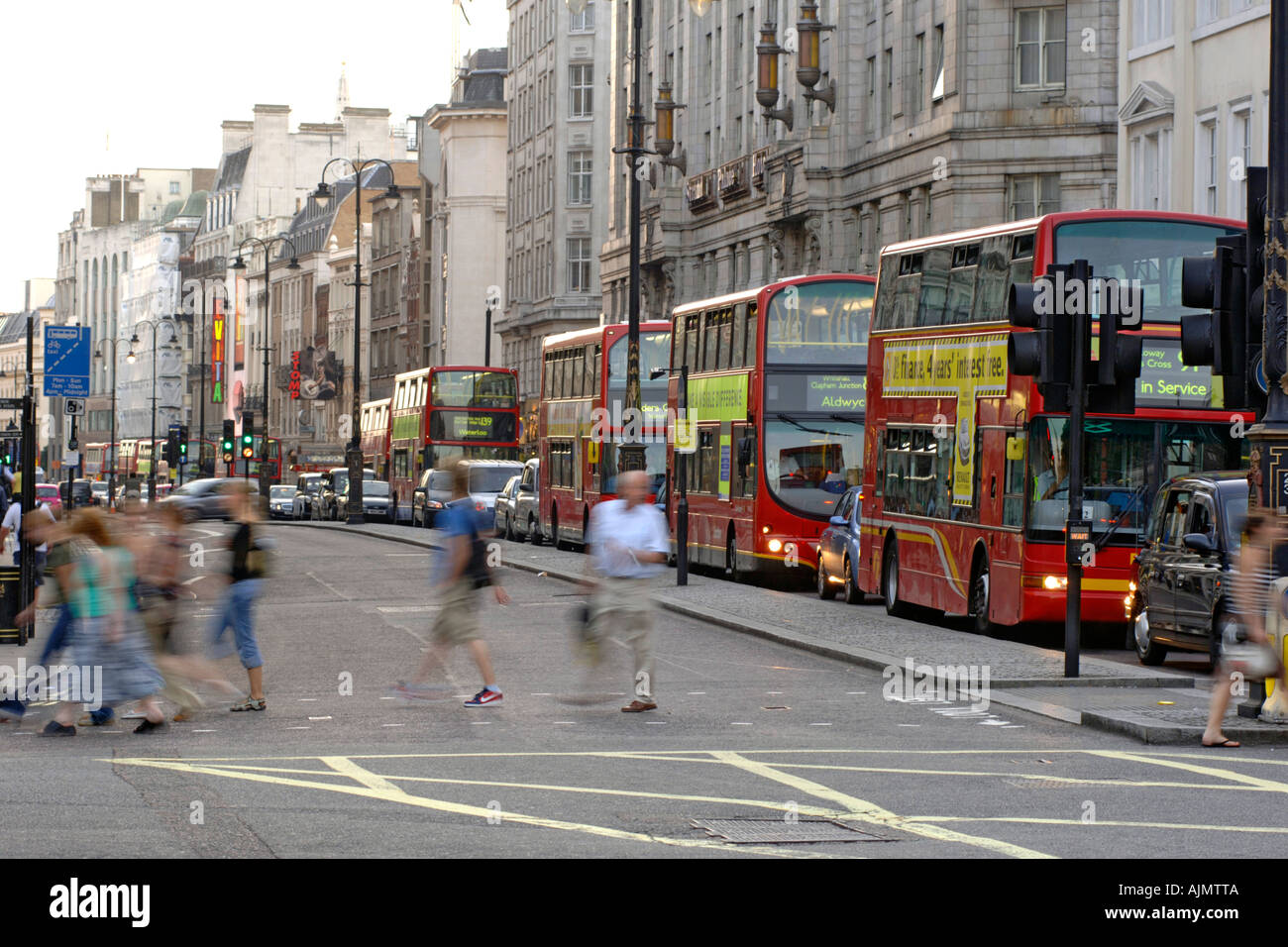 Strand street view hi-res stock photography and images - Alamy