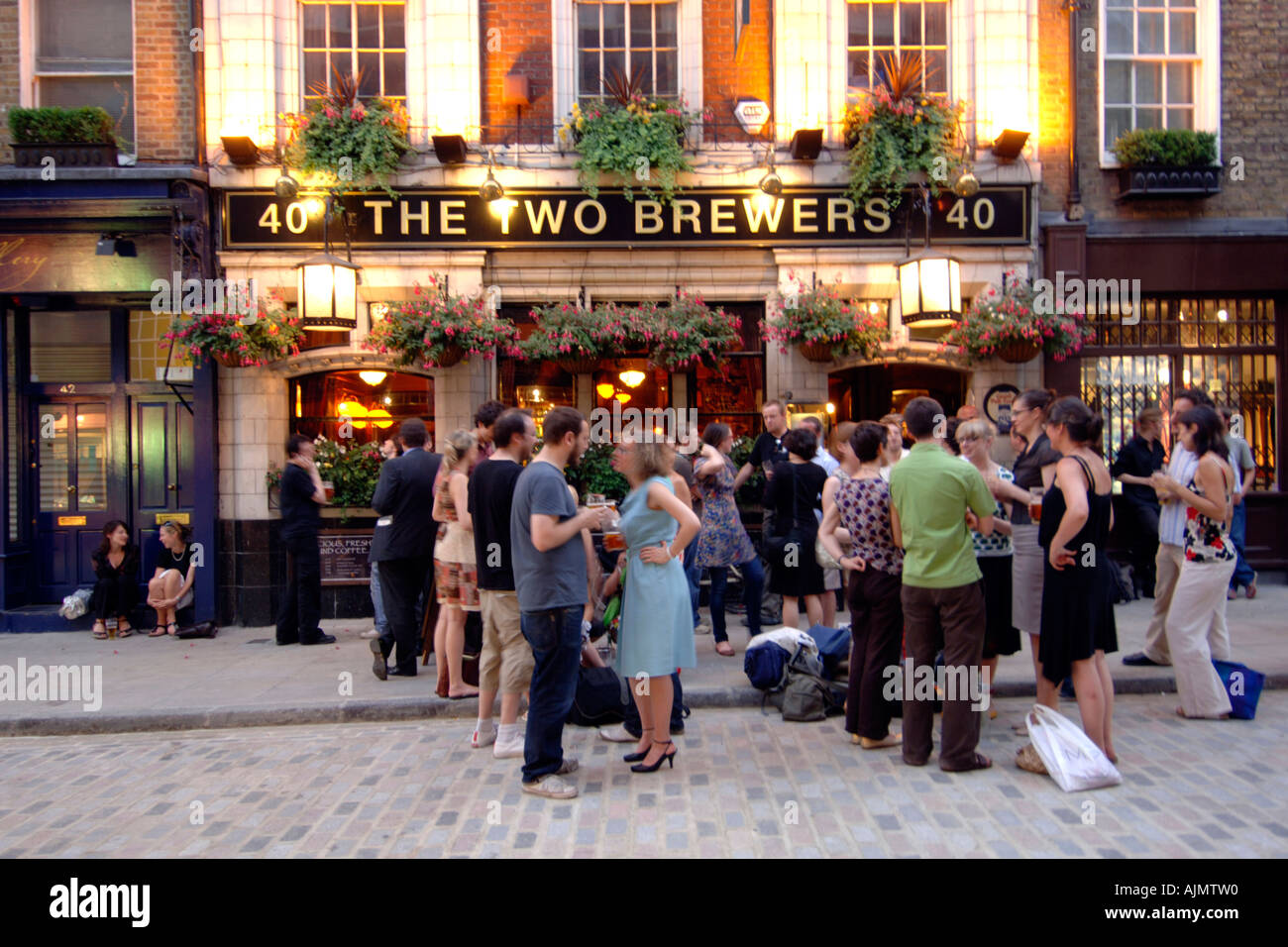 Two brewers pub hi-res stock photography and images - Alamy