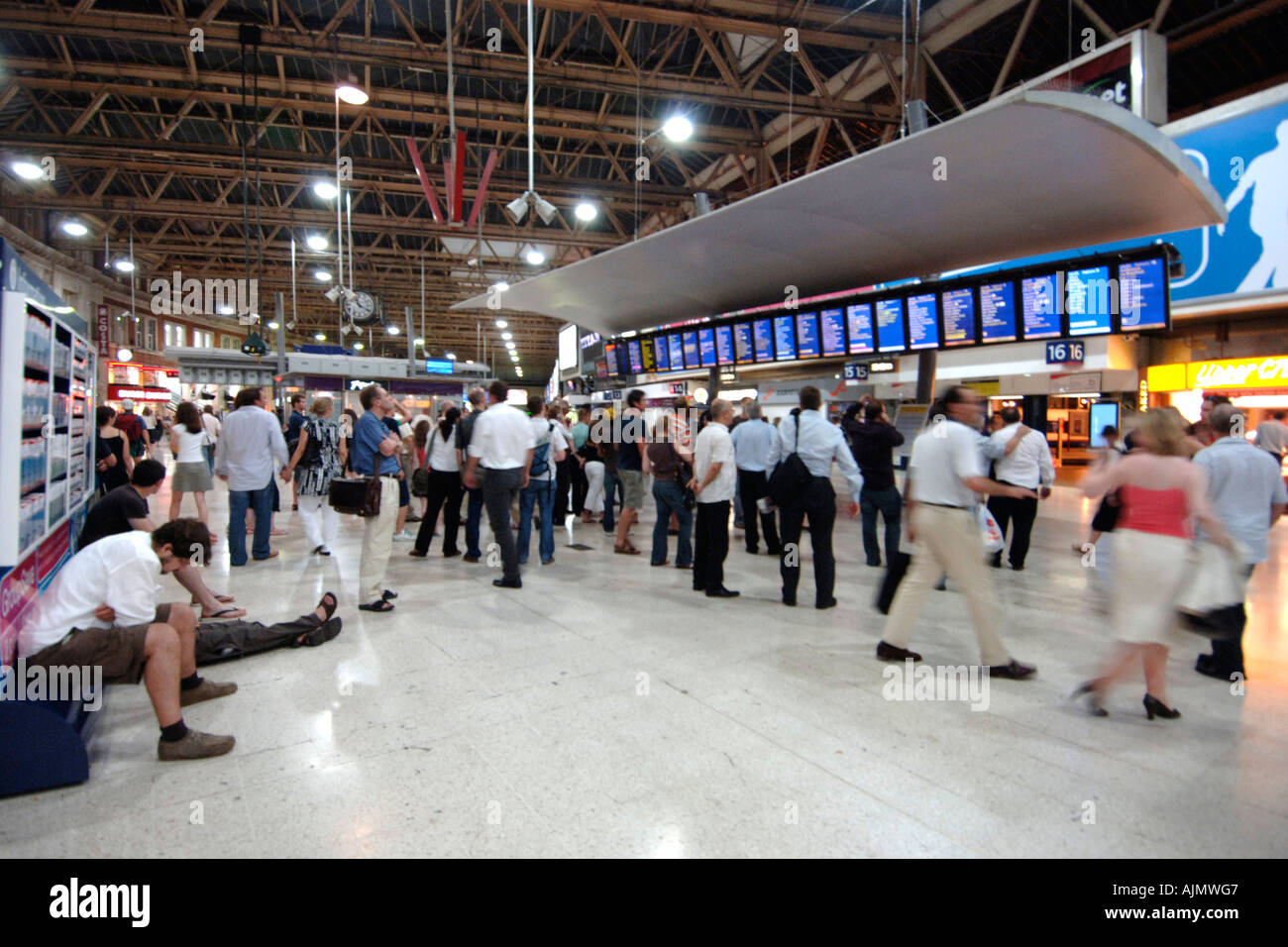 Interior of Waterloo train station in London Stock Photo - Alamy