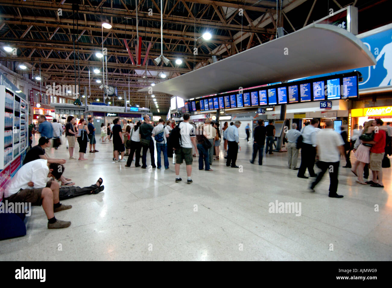 Waterloo train station london britain hi-res stock photography and ...