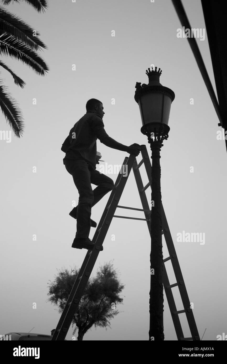 Fixing a street lamp Stock Photo - Alamy
