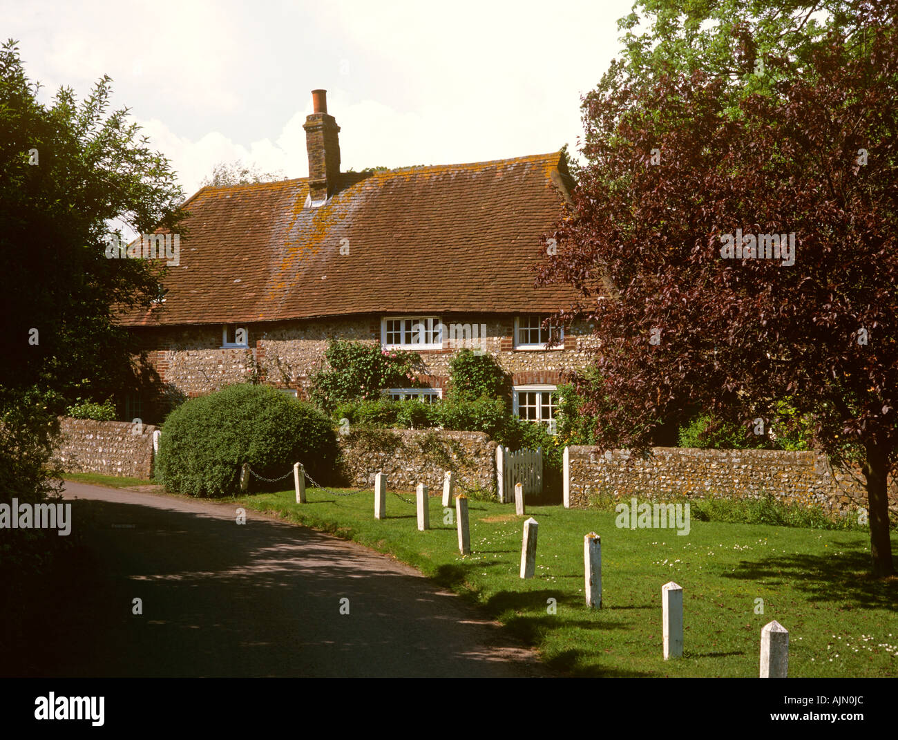 East Sussex Rodmell idyllic country cottage Stock Photo - Alamy