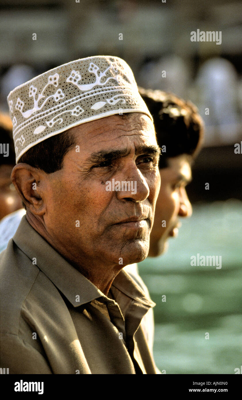 Migration worker hi-res stock photography and images - Alamy