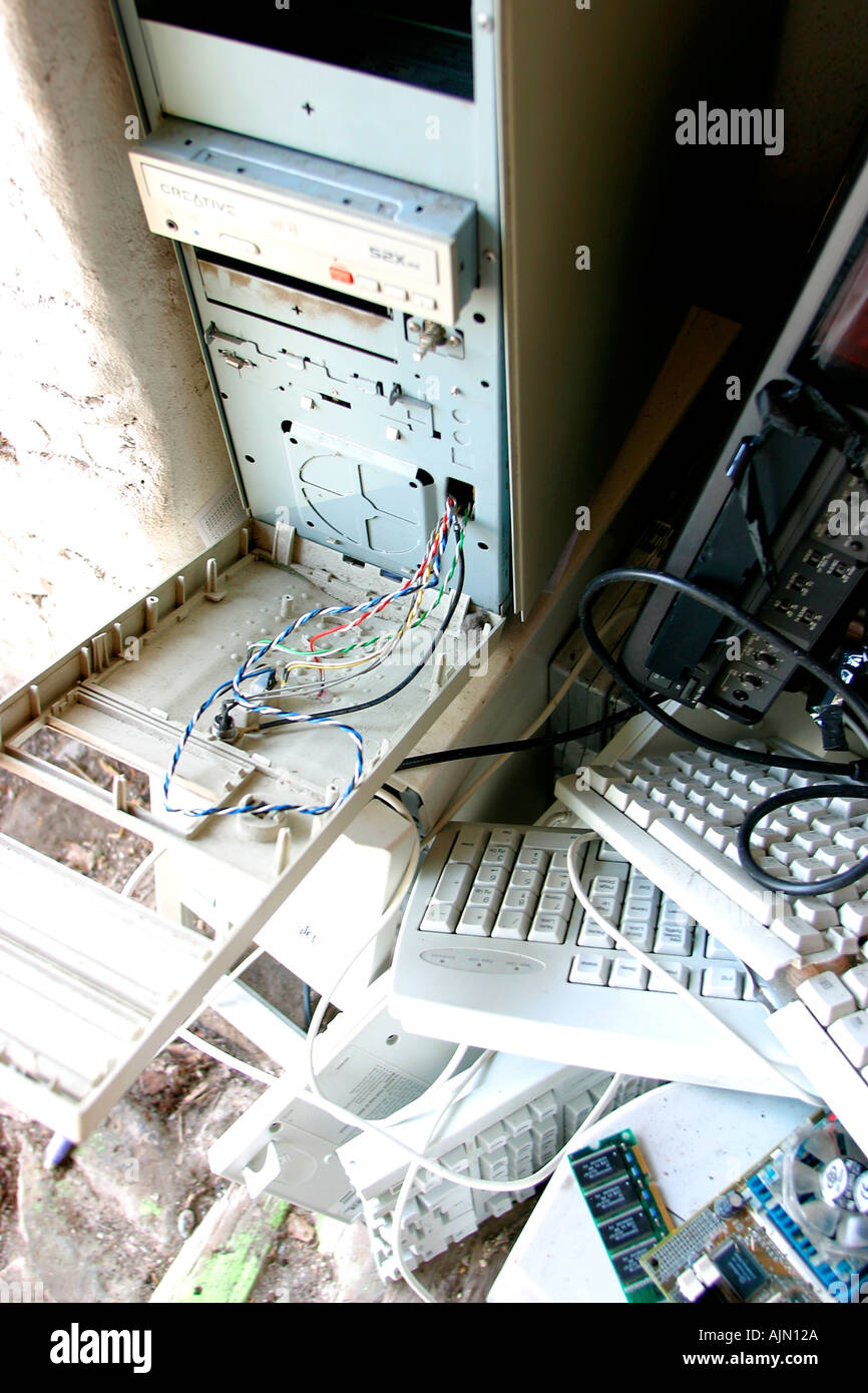 Graveyard of computers hi-res stock photography and images - Alamy