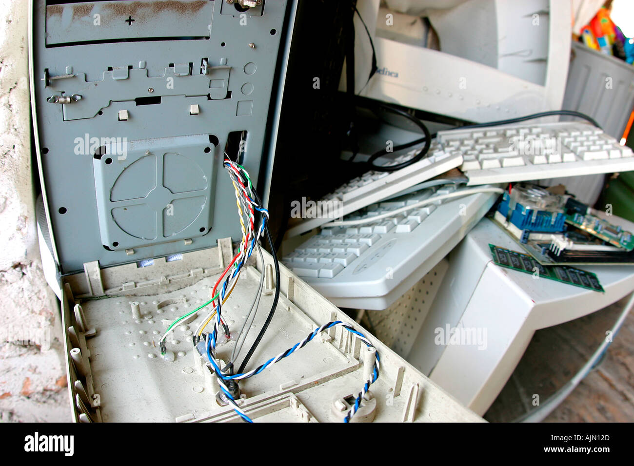 Graveyard of computers hi-res stock photography and images - Alamy