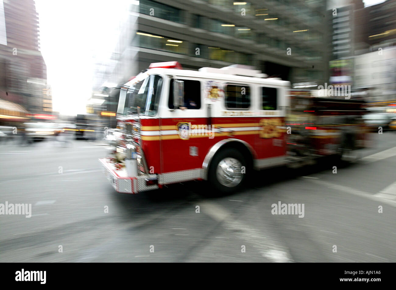NEW YORK FIRE ENGINE ATTENDING AN EMERGENCY Stock Photo - Alamy