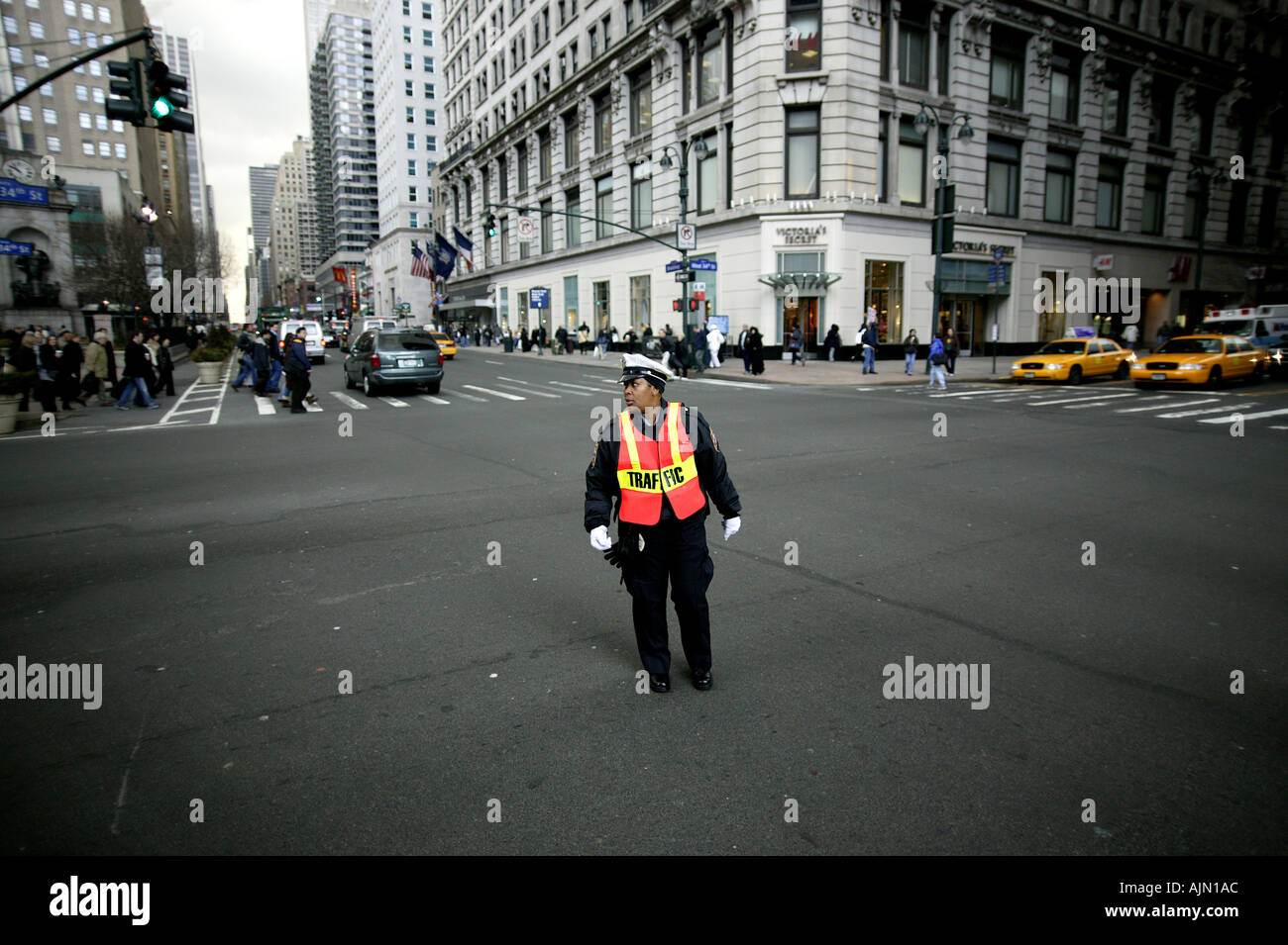 NEW YORK WOMAN TRAFFIC COP Stock Photo - Alamy