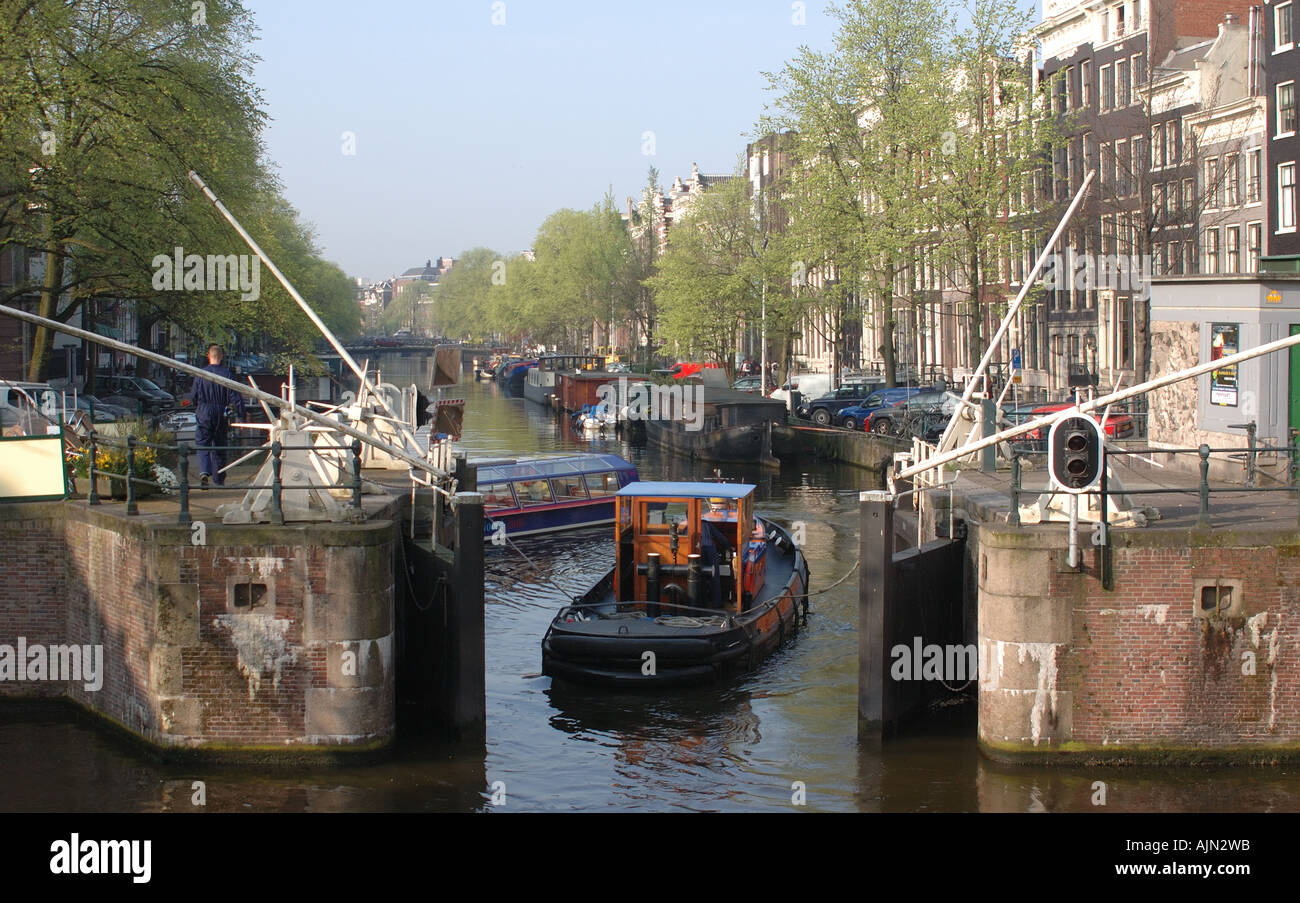 Pass a ship through a lock hi-res stock photography and images - Alamy