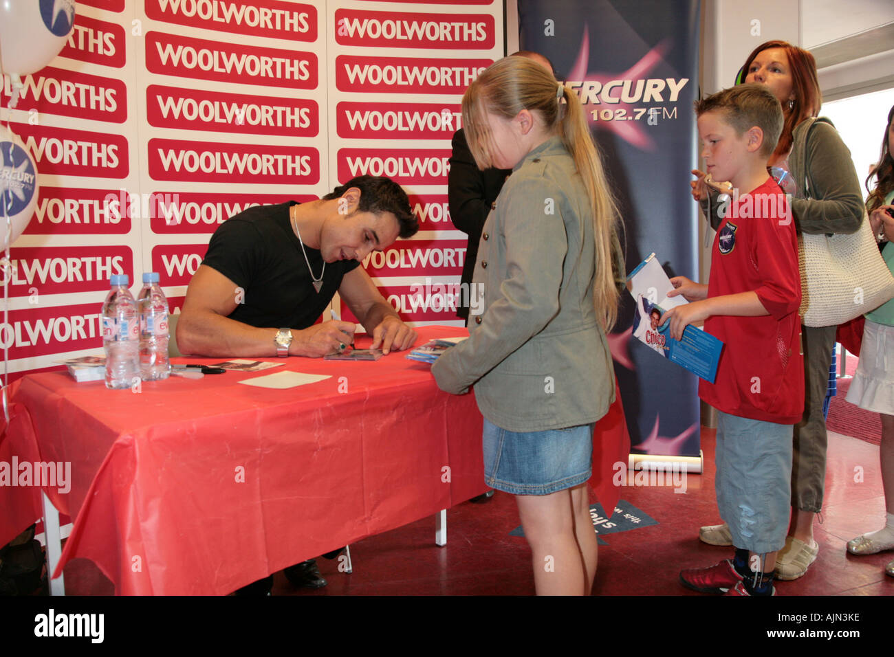Pop star celebrity signing autographs hi-res stock photography and ...