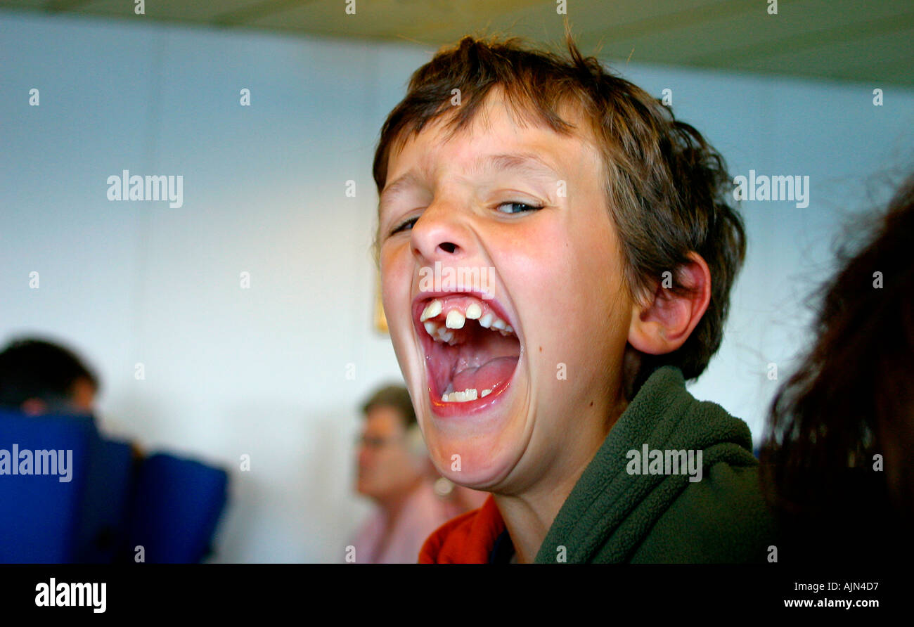Boy child gap teeth hi-res stock photography and images - Alamy