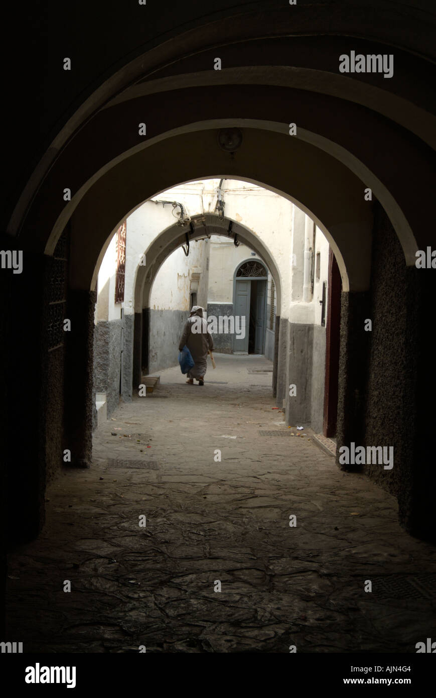 Shady figure hi-res stock photography and images - Alamy