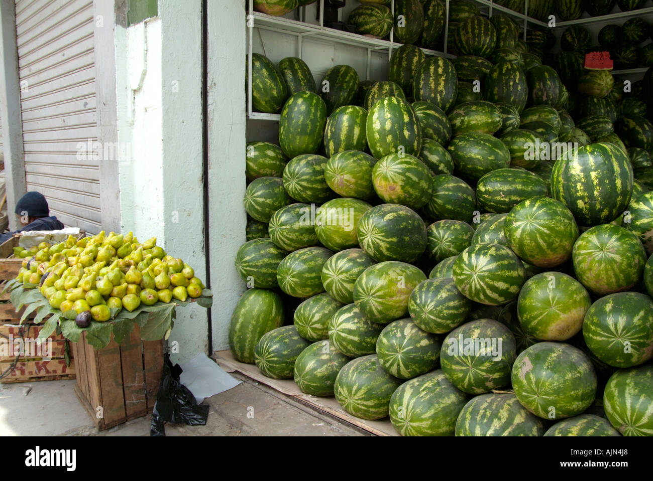 Melons piled hi-res stock photography and images - Alamy