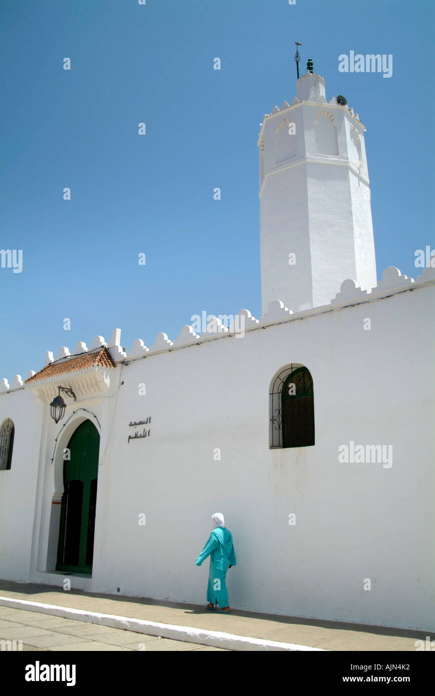 Mosque single minaret tower hi-res stock photography and images - Alamy