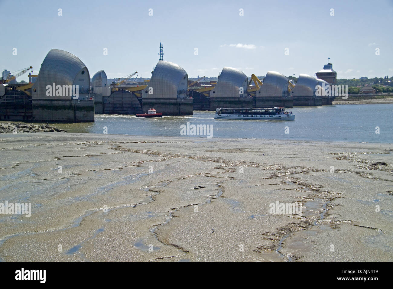 Thames at low tide hi-res stock photography and images - Alamy
