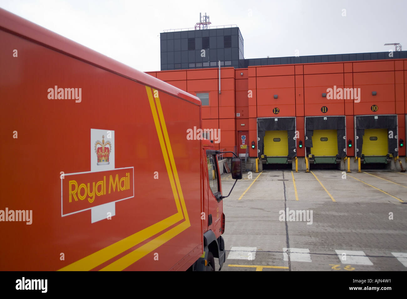 Royal mail logo hi-res stock photography and images - Alamy