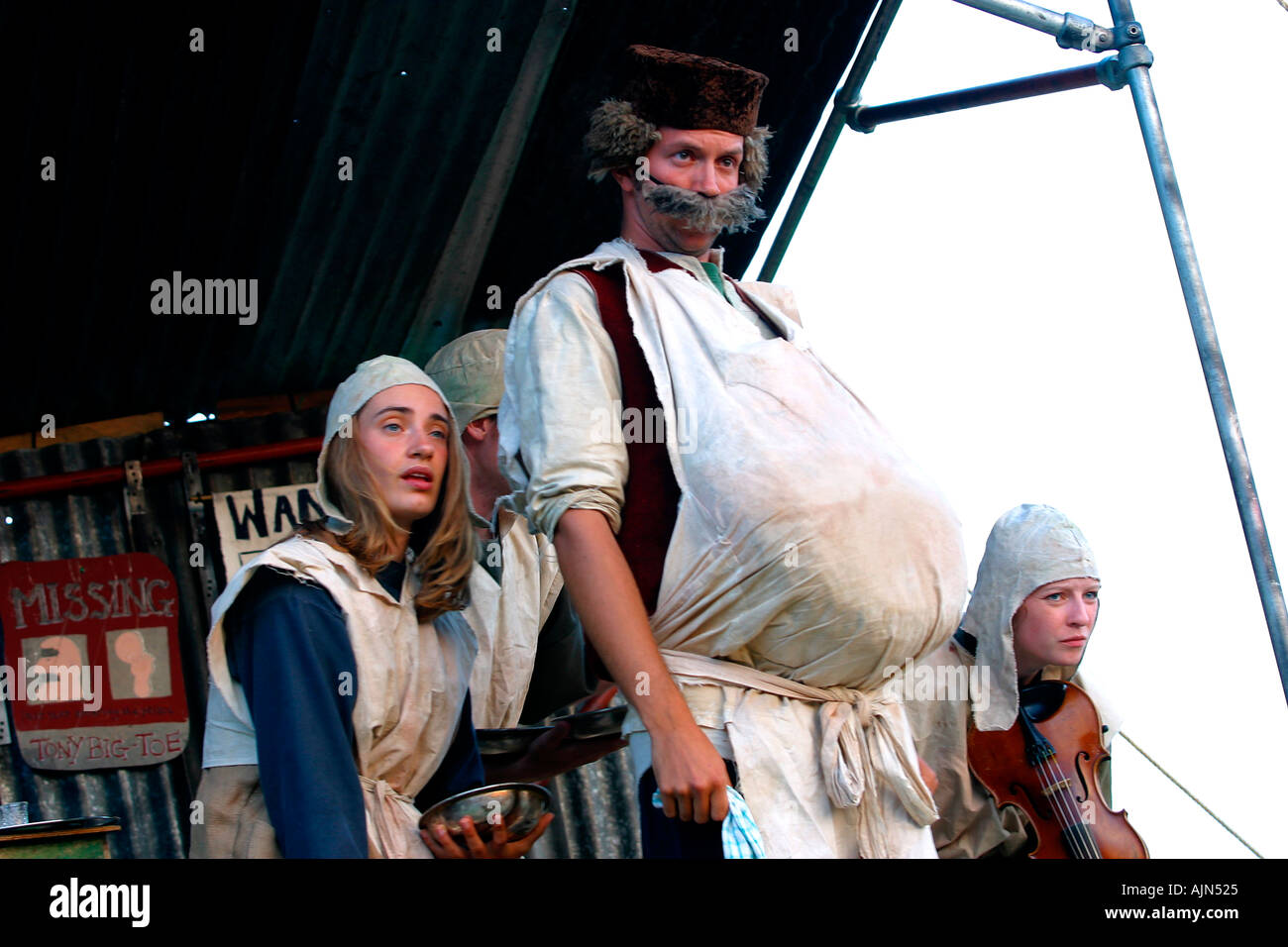 OUTDOOR THEATRE ACTORS ON STAGE Stock Photo - Alamy