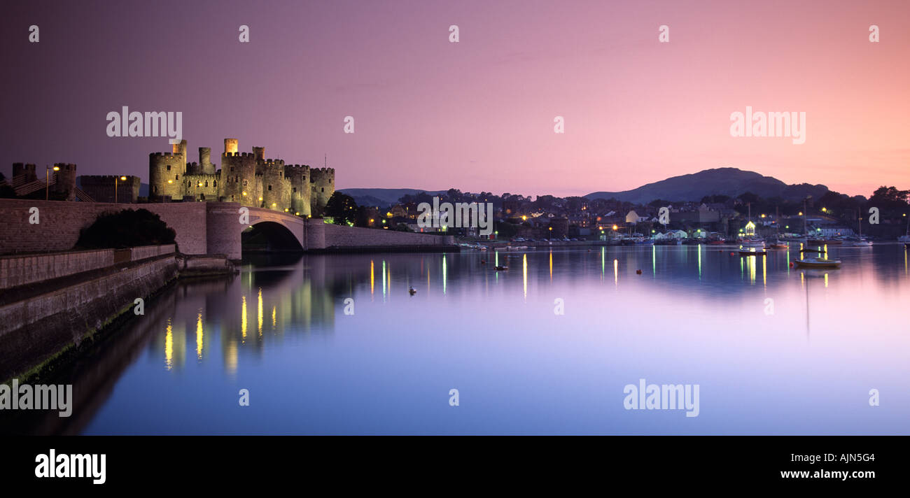 Conwy castle at night hi-res stock photography and images - Alamy