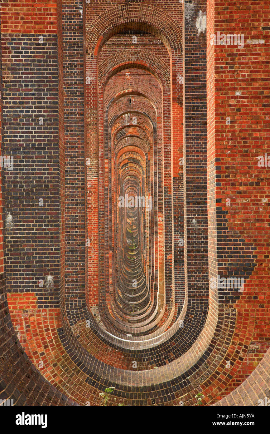 Victorian brick arches hi-res stock photography and images - Alamy