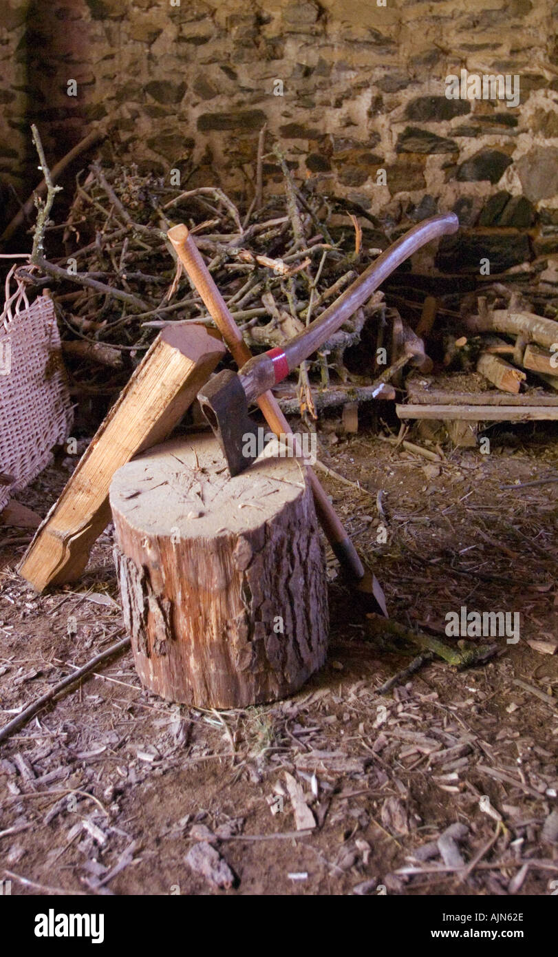 Axe and log Stock Photo - Alamy