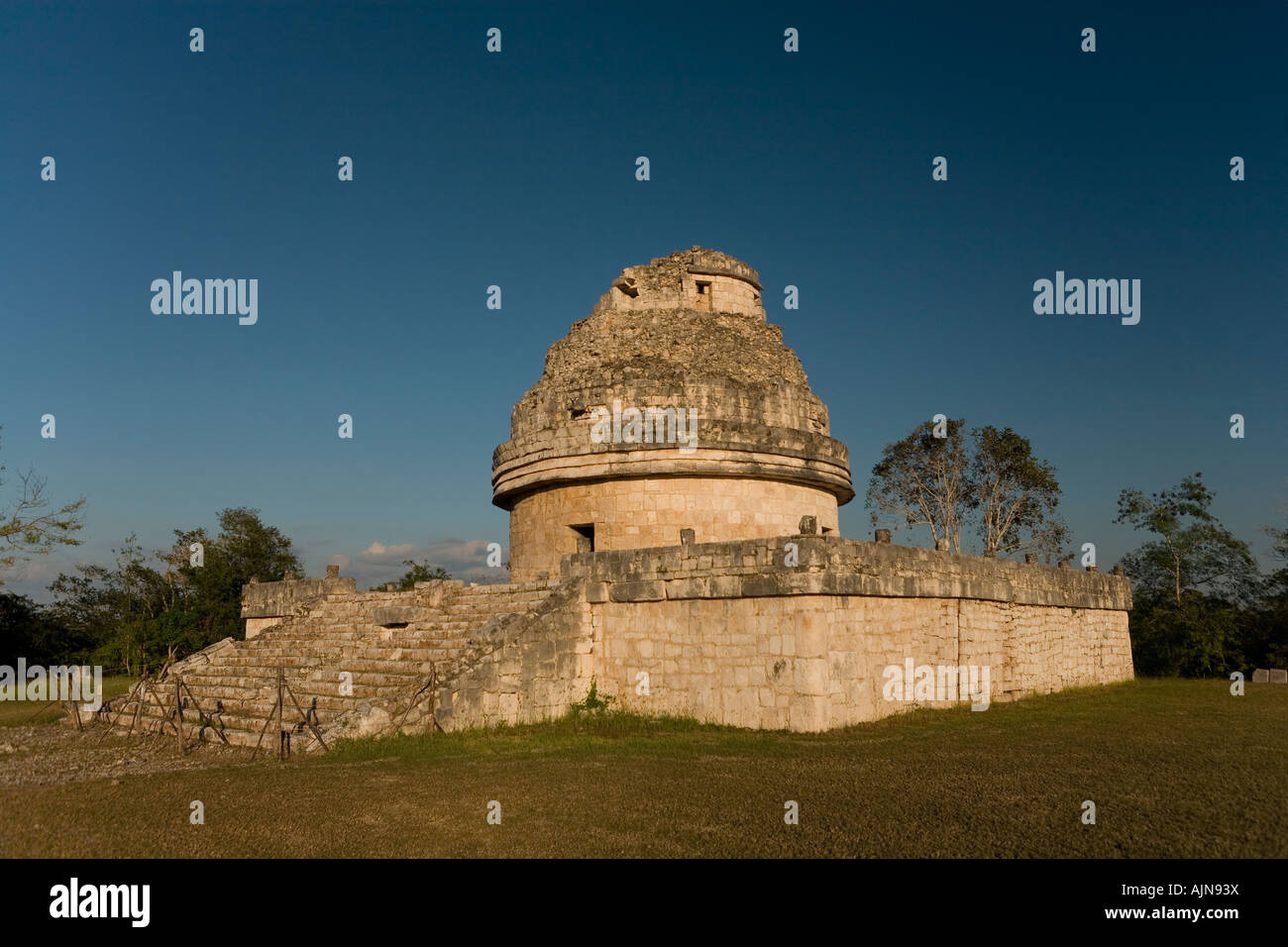 The Observatory Chichen Itza Yucatan Mexico 2005 Stock Photo - Alamy