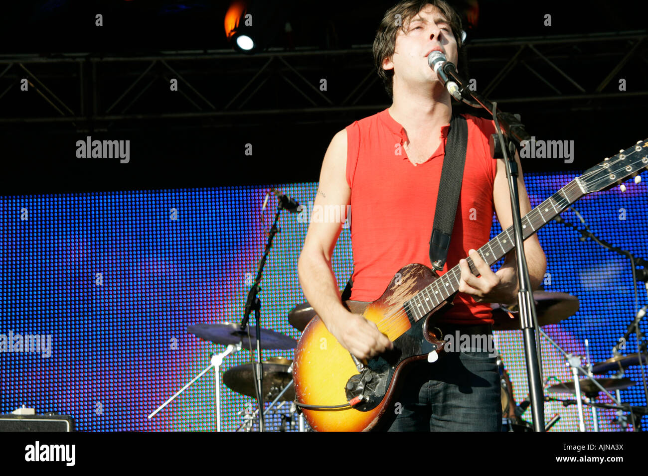 Carl barat guitar hi-res stock photography and images - Alamy