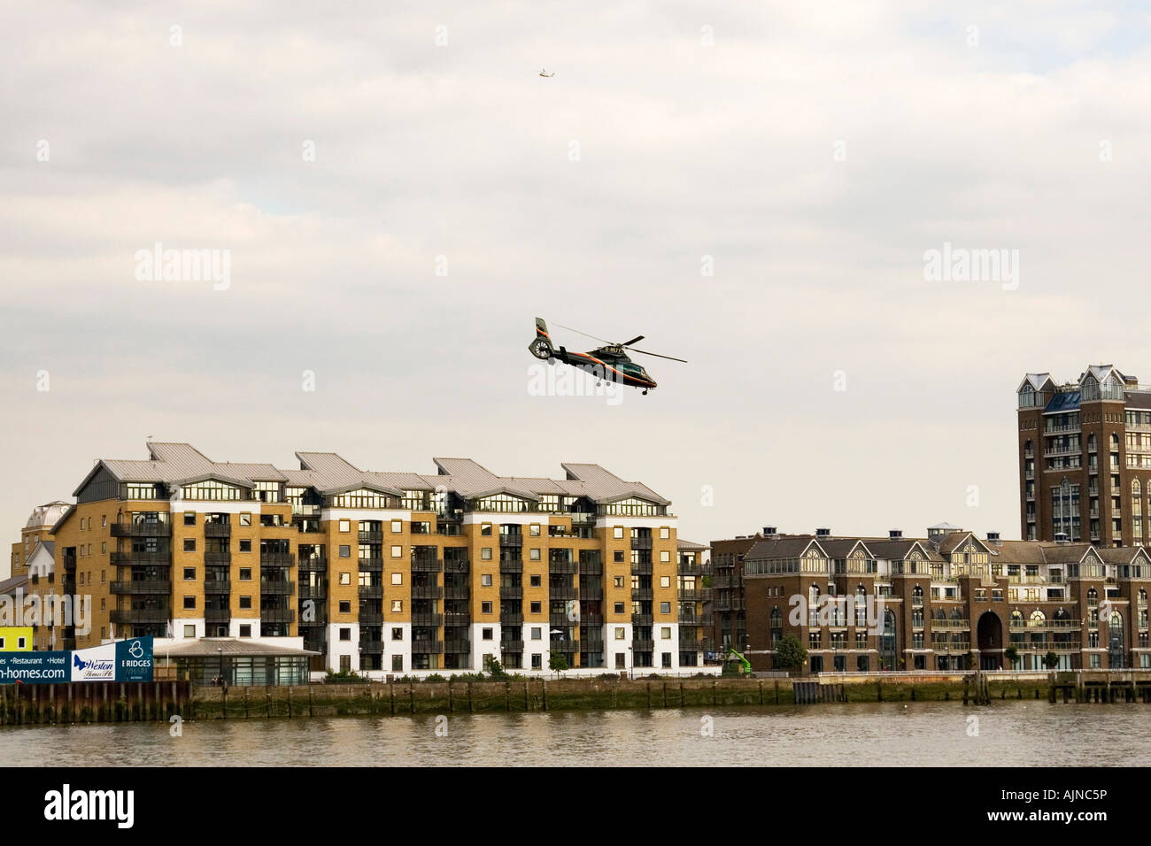 Helicoptere lands hi-res stock photography and images - Alamy