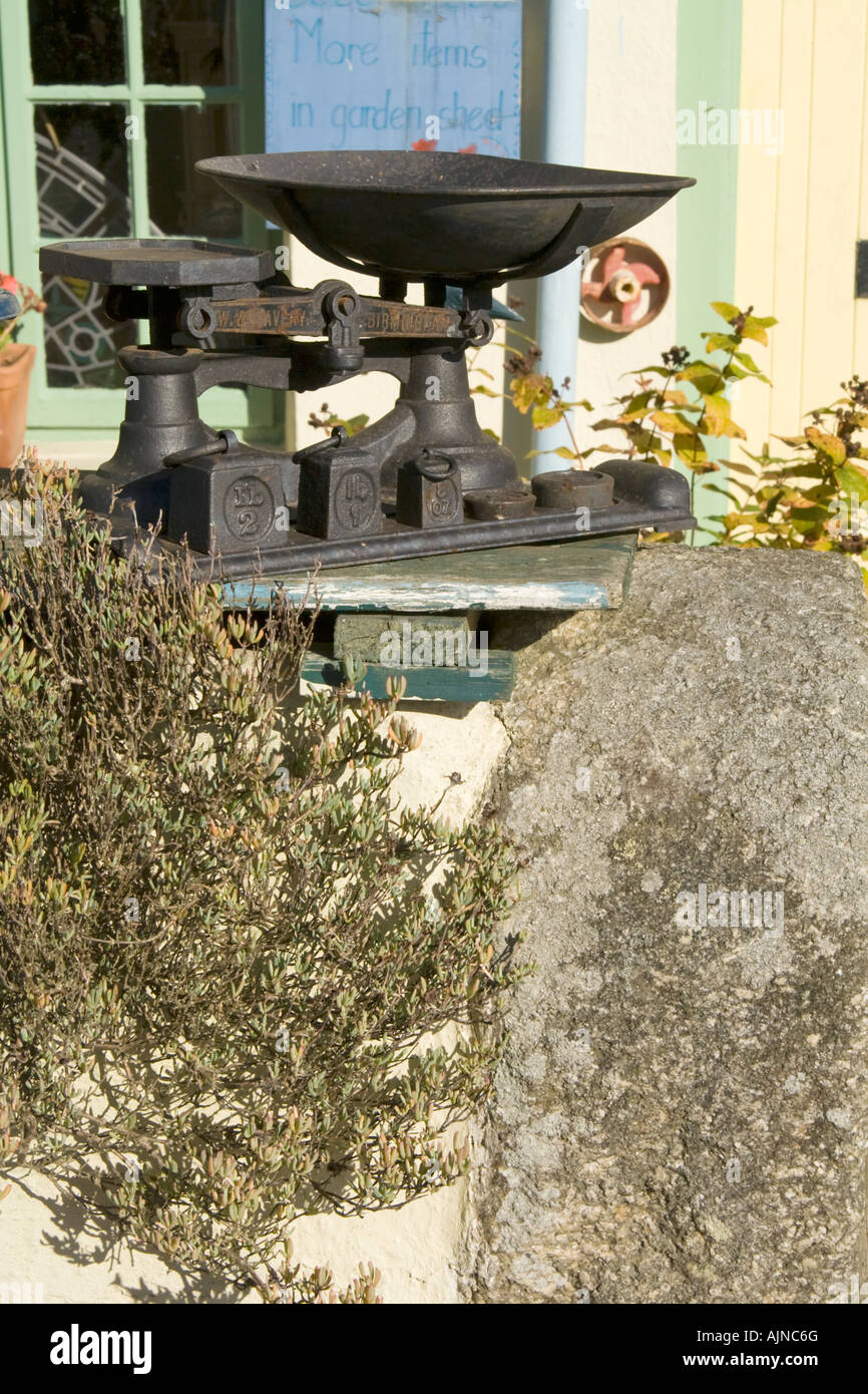 Old kitchen scales Stock Photo - Alamy