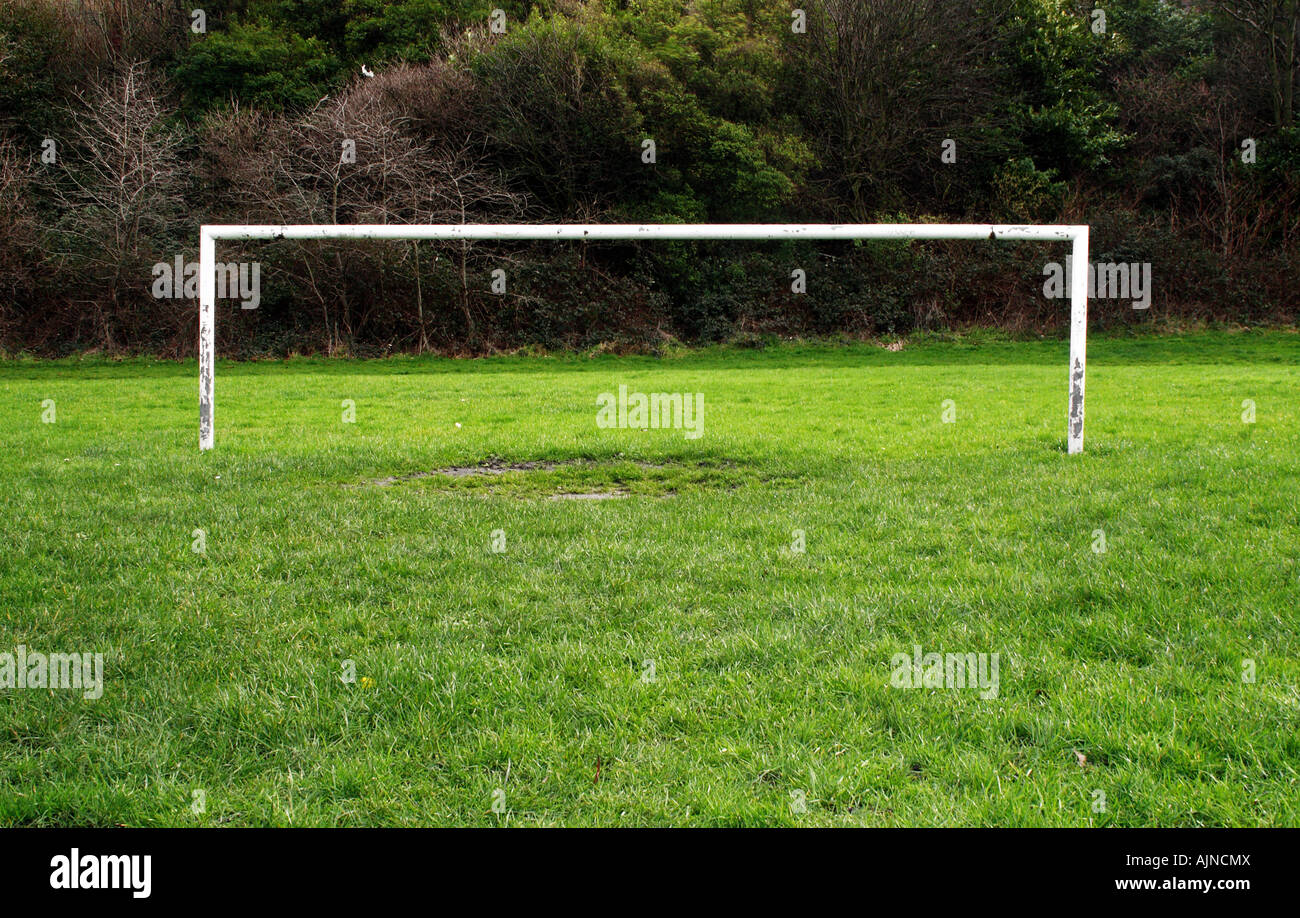 Footy goal posts hi-res stock photography and images - Alamy