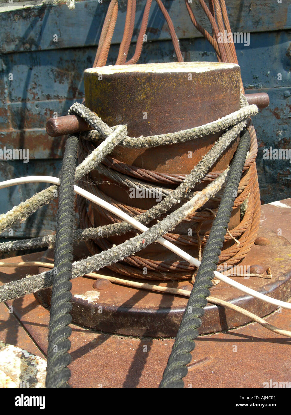 boat rope tow maritime detail symbol Stock Photo - Alamy