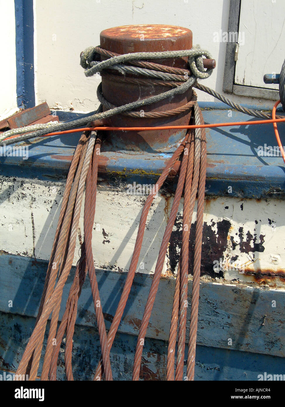 Fix ship anchor hi-res stock photography and images - Alamy