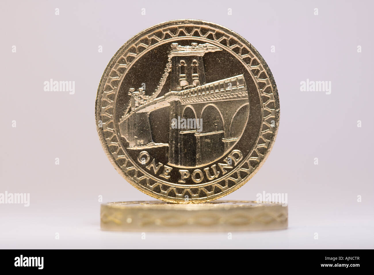 Bridge one pound hi-res stock photography and images - Alamy