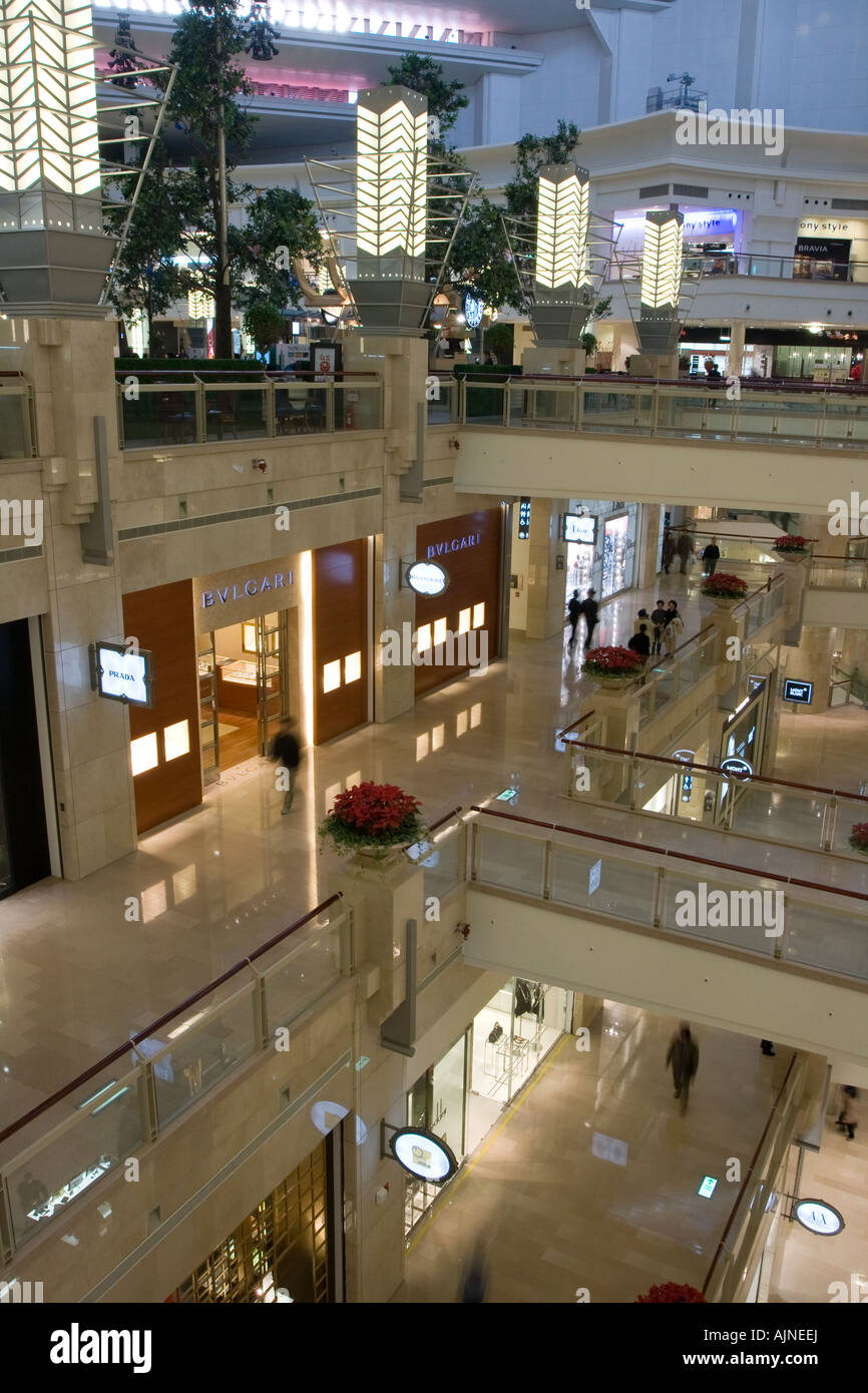 China office interior atrium hi-res stock photography and images - Alamy