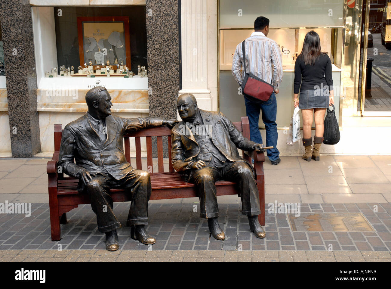 Bronze sculptures of Franklin D Roosevelt and Winston Churchill on a ...