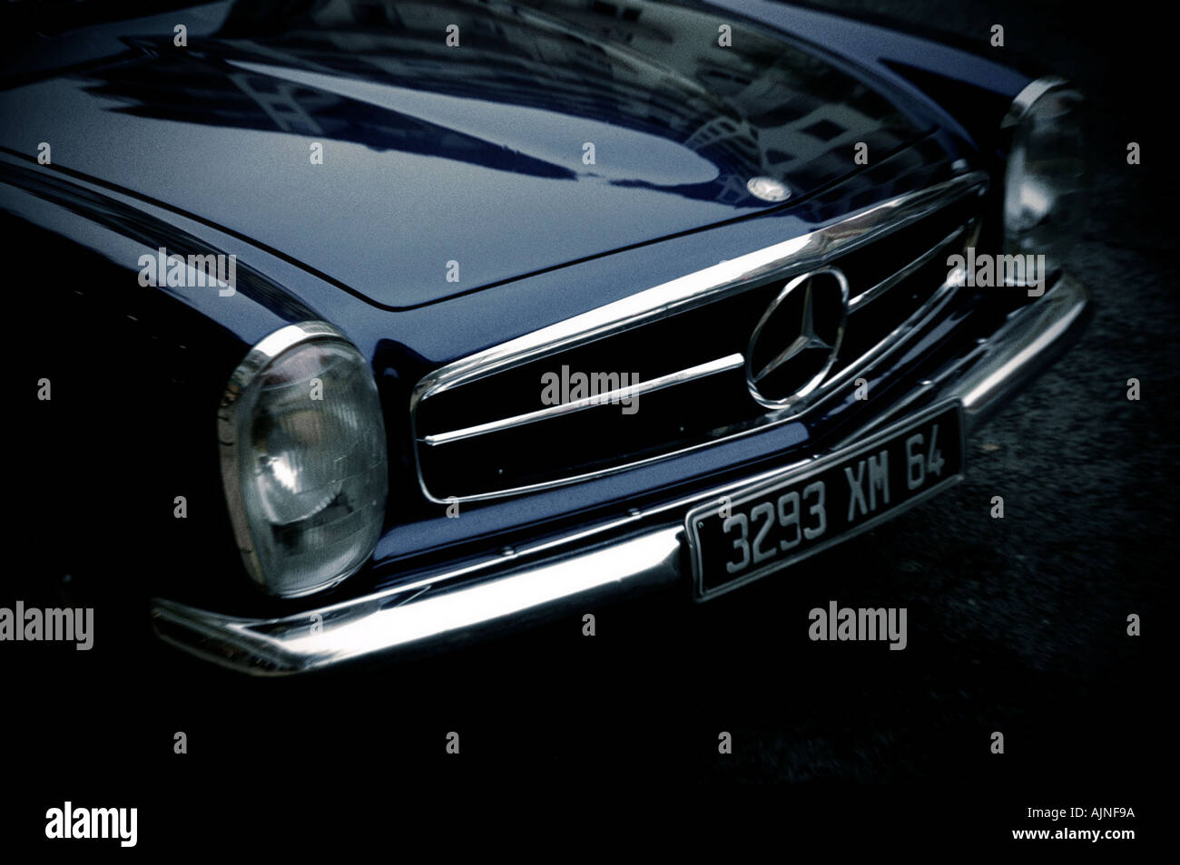 Mercedes 280sl pagoda hi-res stock photography and images - Alamy