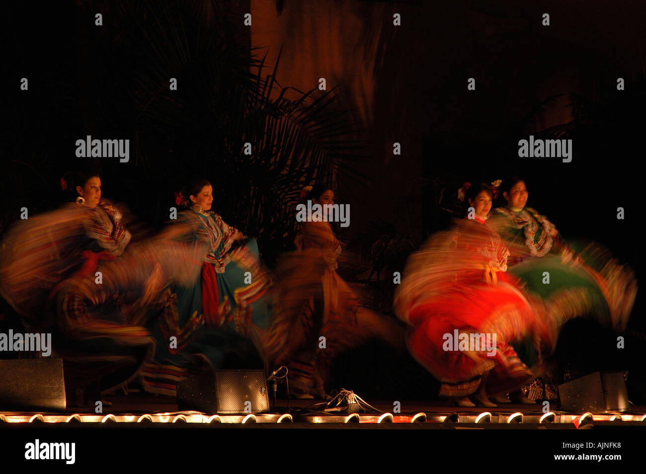 Fiesta dancers santa barbara hi-res stock photography and images - Alamy