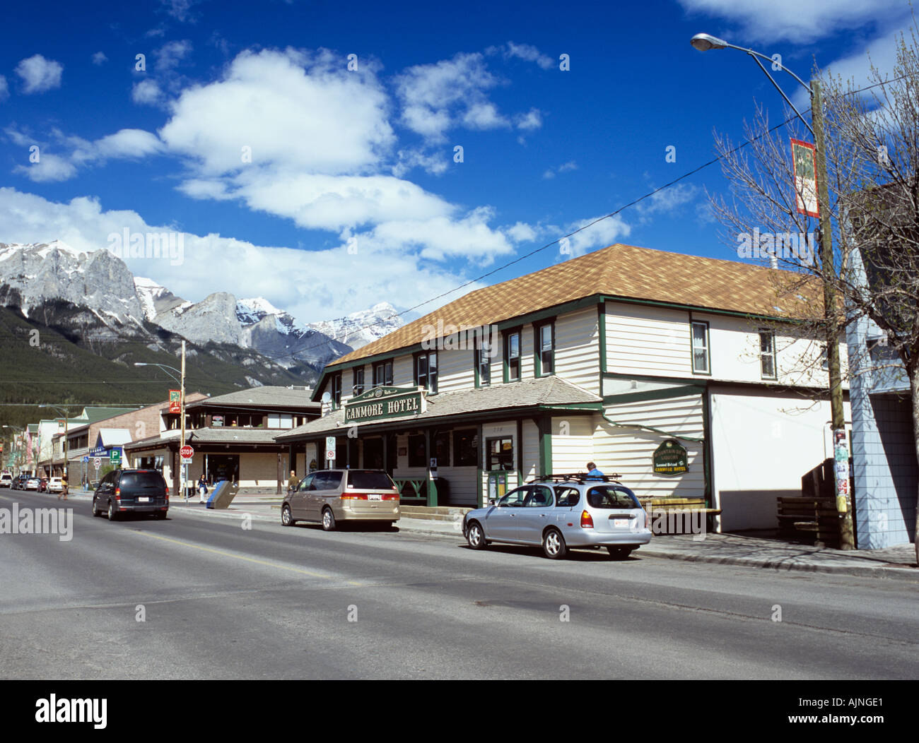 Shops of canmore hi-res stock photography and images - Alamy