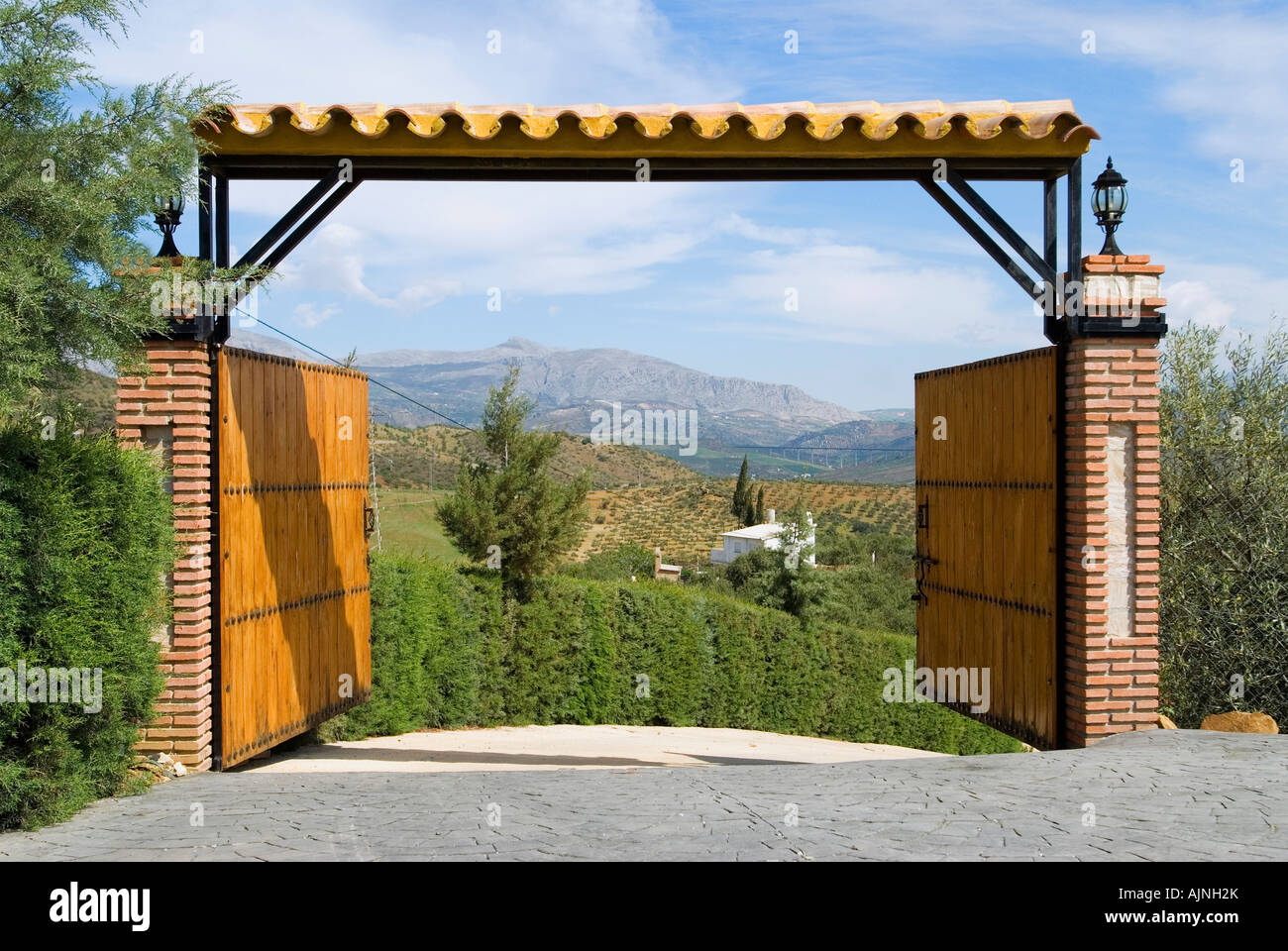 Open_gate hi-res stock photography and images - Alamy