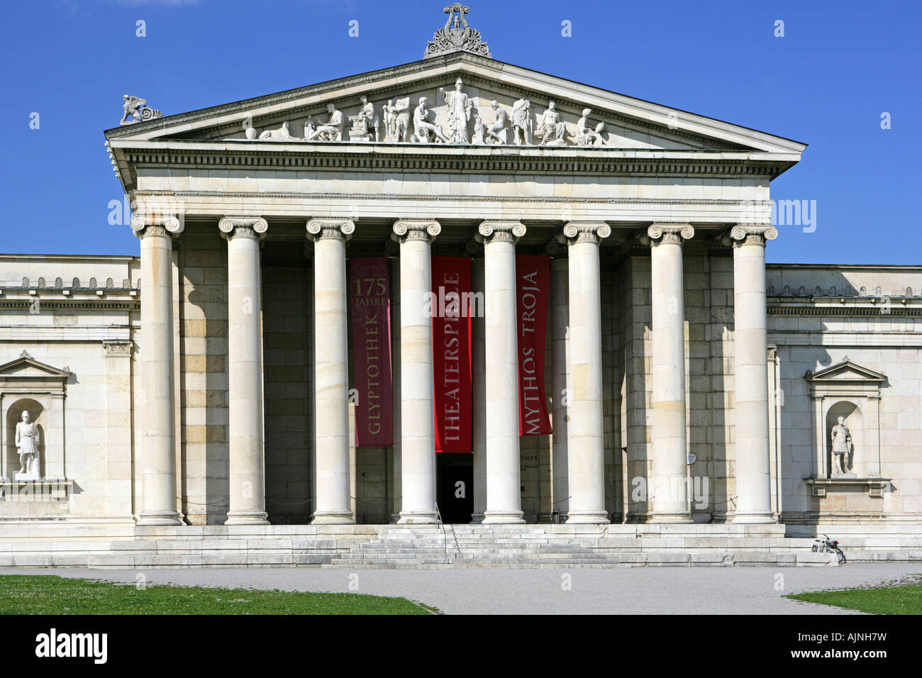 Glyptothek, Koenigsplatz (King's Square), Munich, Bavaria, Germany ...