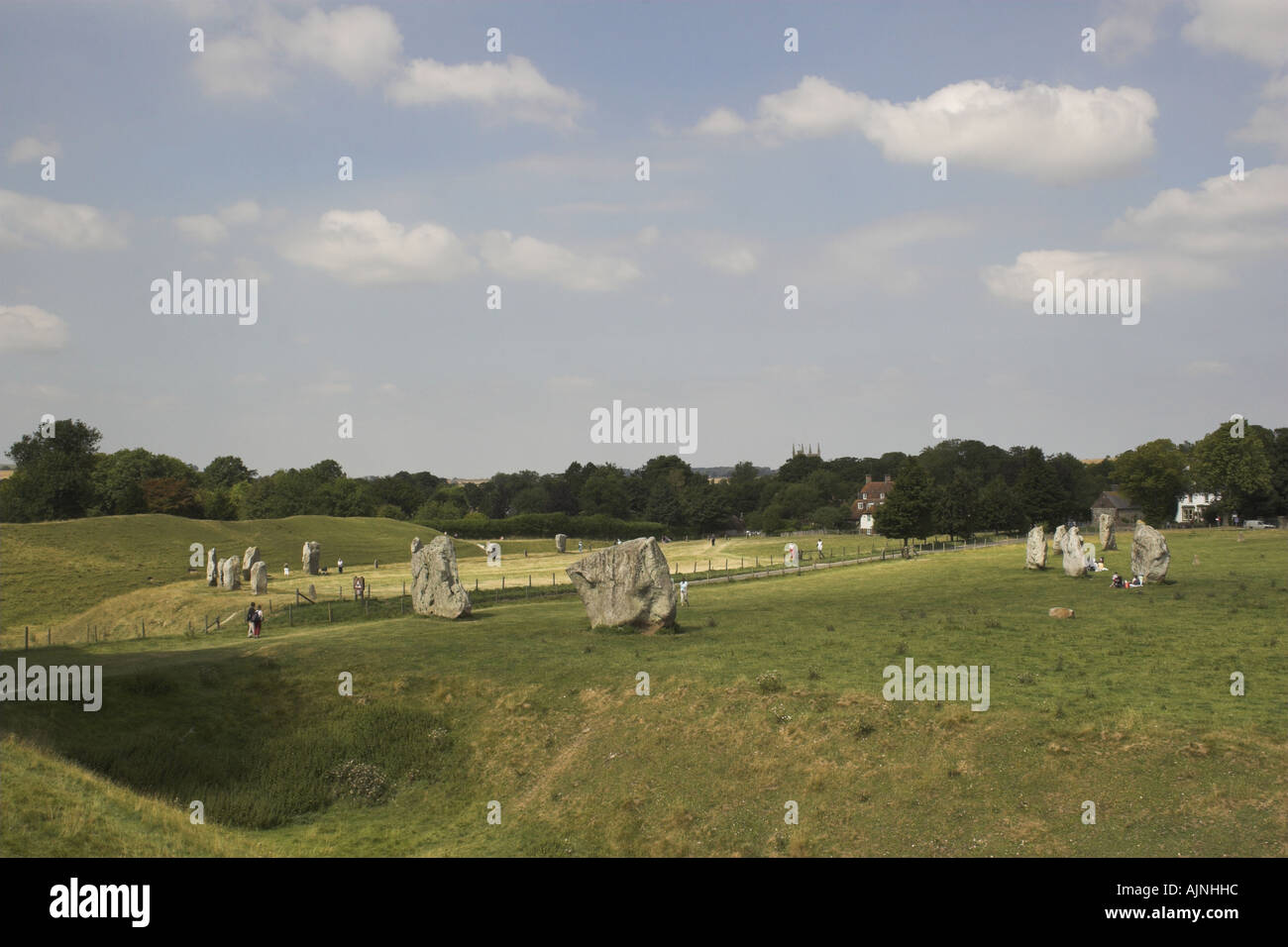 Stone circle ramparts hi-res stock photography and images - Alamy