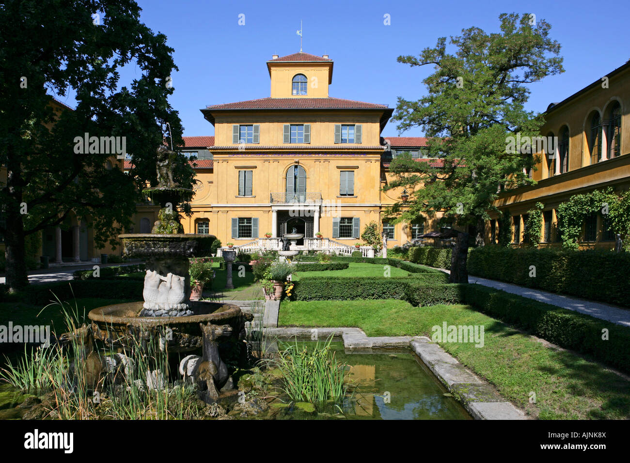 Lenbachhaus Artmuseum, Munich, Bavaria, Germany Stock Photo - Alamy