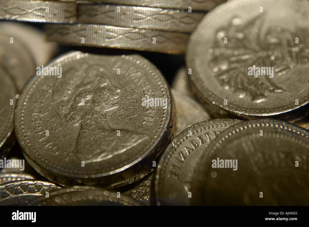 Gold one pound coins hi-res stock photography and images - Alamy
