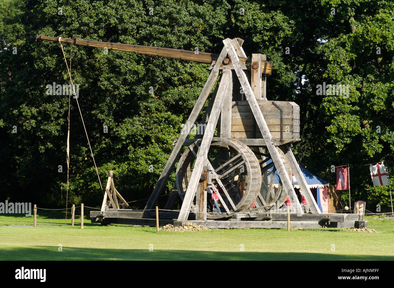 Warwick Castle is home to one of the worlds largest Trebuchet Stock ...