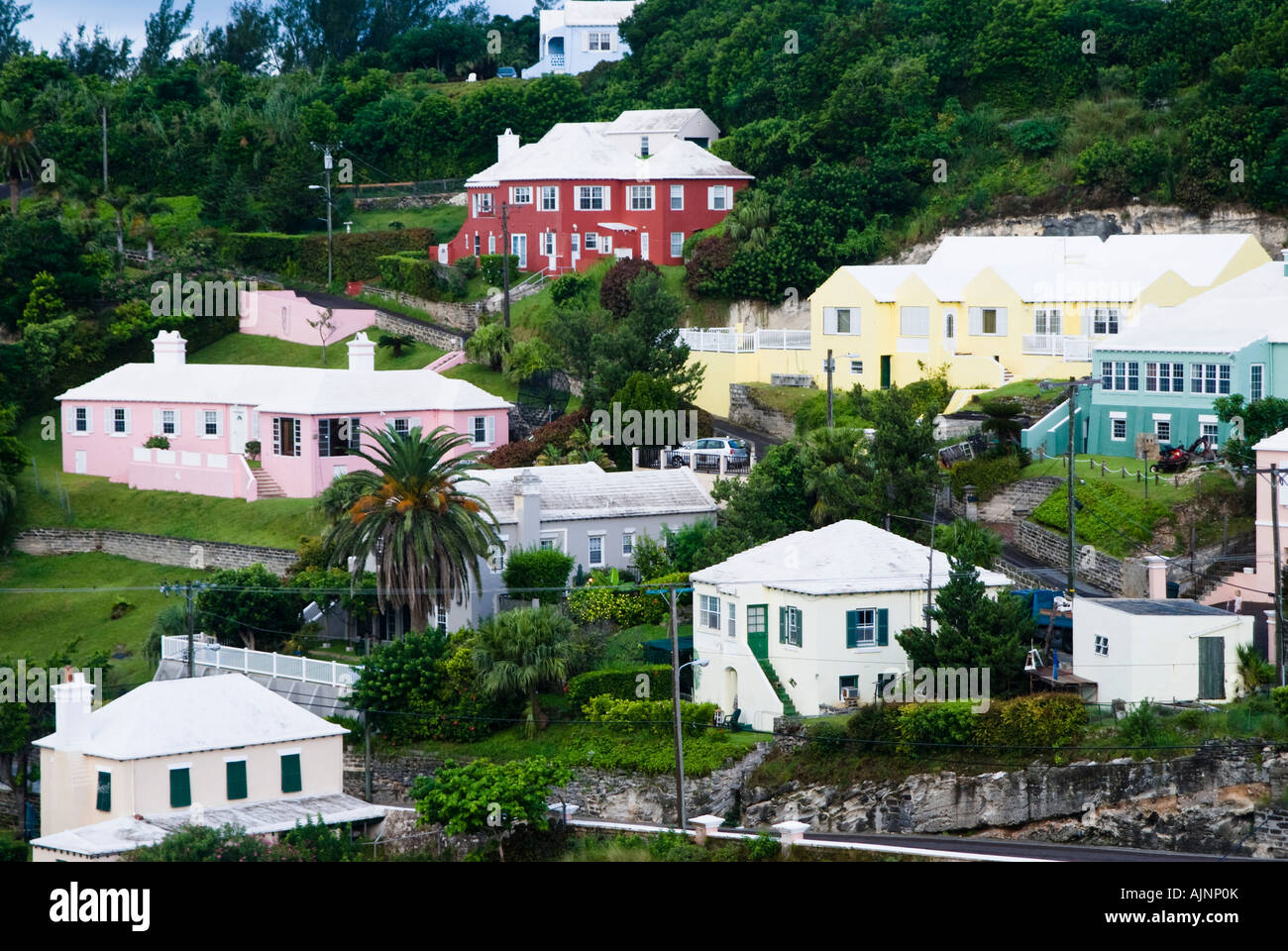 Pastel houses bermuda hi-res stock photography and images - Alamy