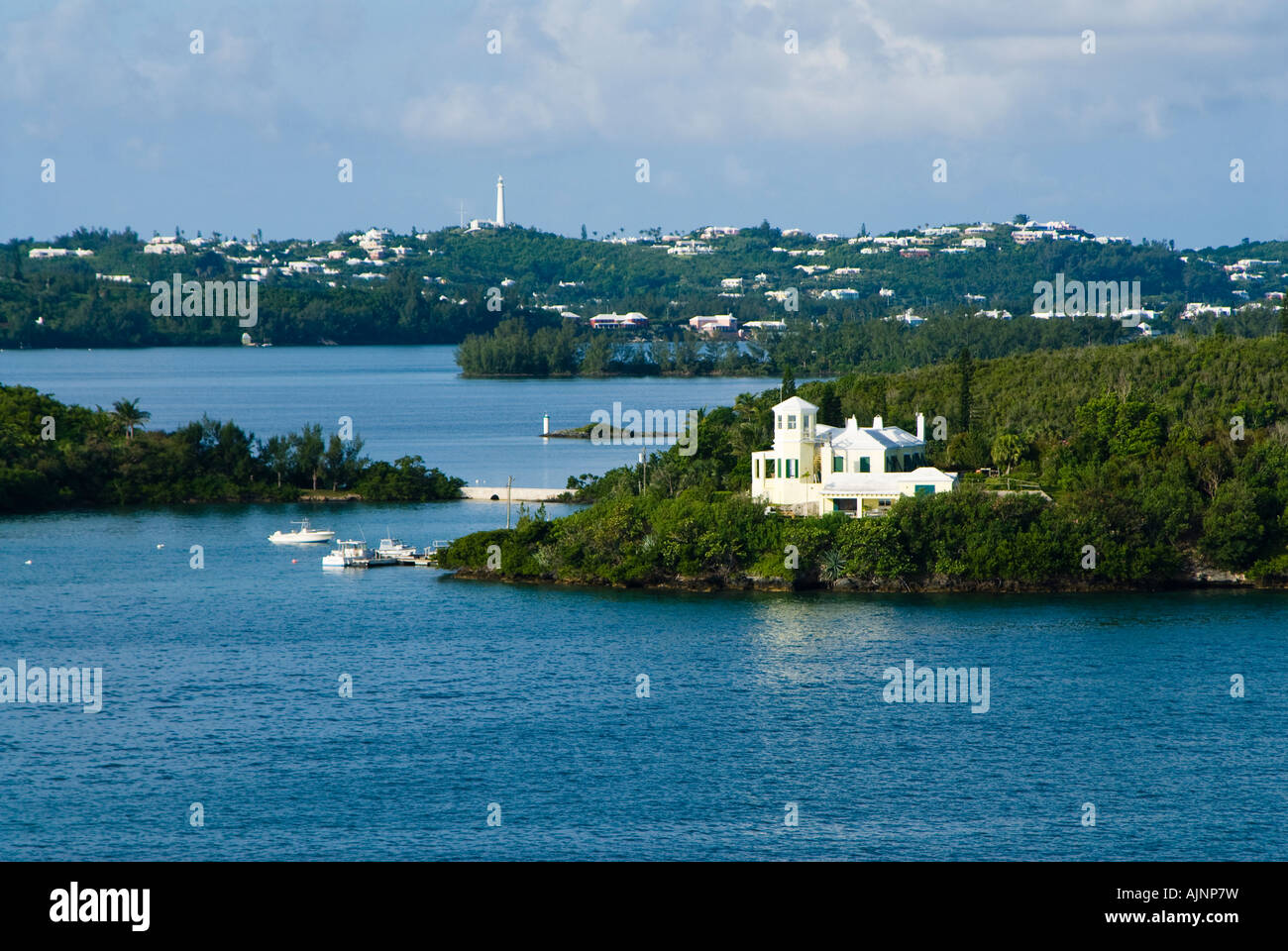 Waterfront homes bermuda hi-res stock photography and images - Alamy