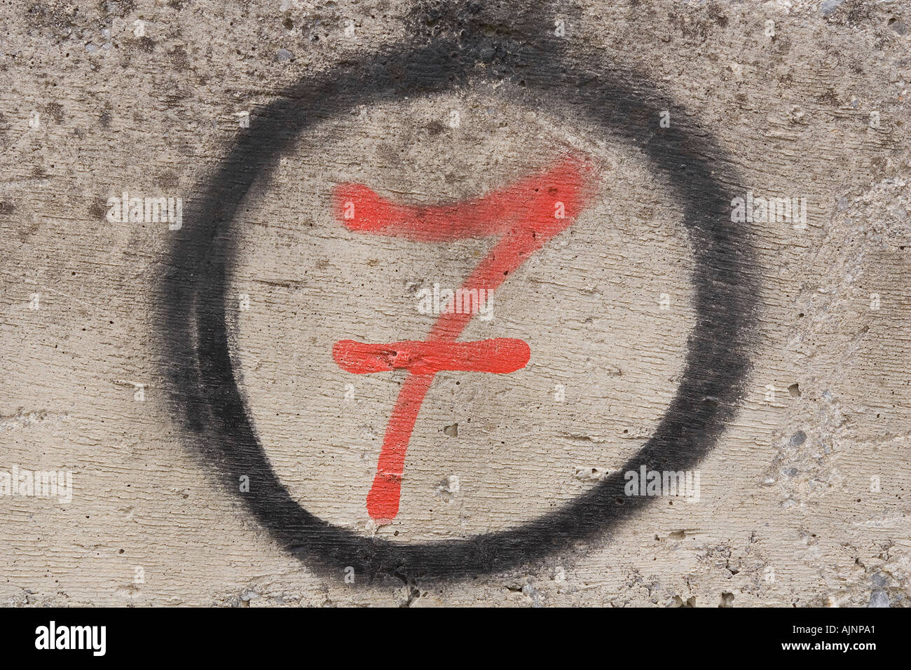 Spray paint number 7 hi-res stock photography and images - Alamy