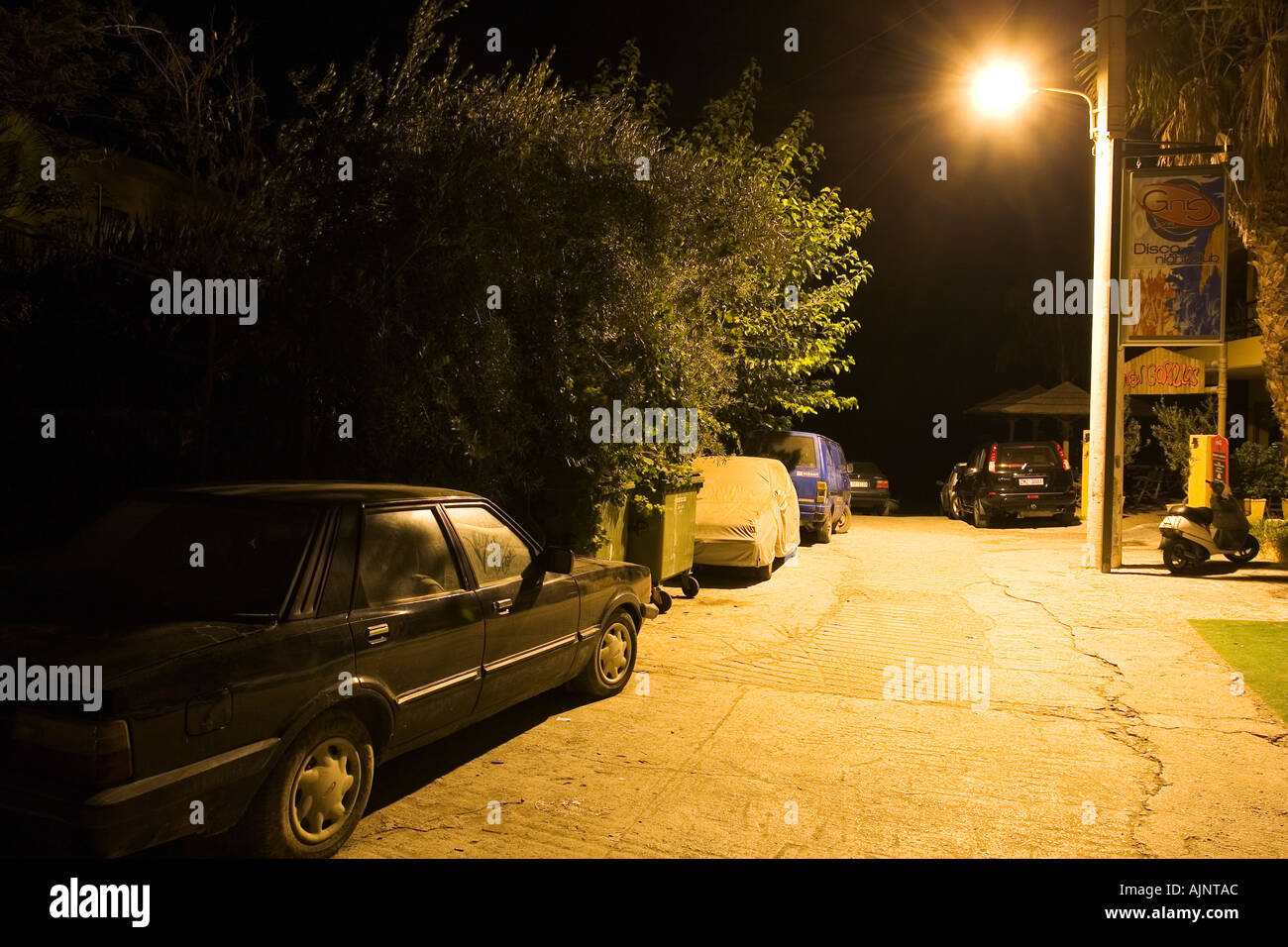 Car side profile night hi-res stock photography and images - Alamy